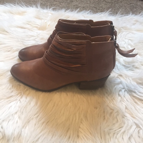 Clarks | Shoes | Clarks Brown Leather Ankle Boots Size 6 | Poshmark